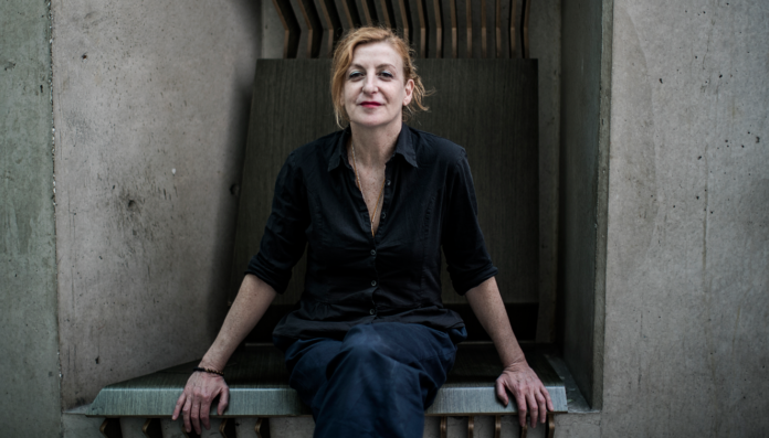 La Ribot: Bailarina, coreógrafa y performer - Máspormás