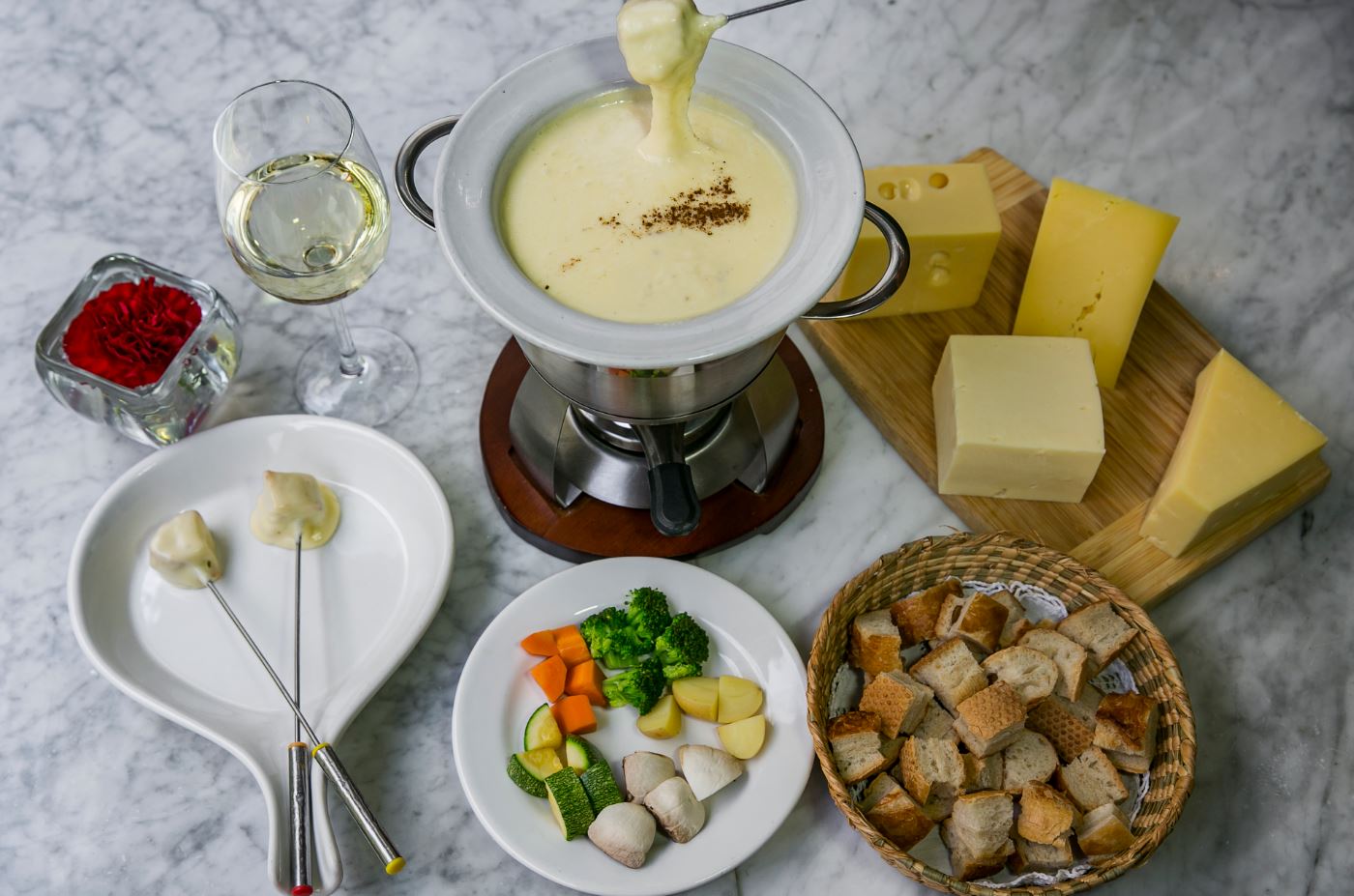 HKUH Cocina Suiza, el sueño de los amantes del queso
