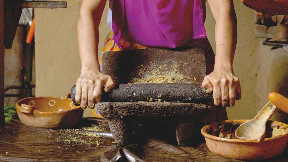 Para chocolate, el que se hace con metate - Máspormás